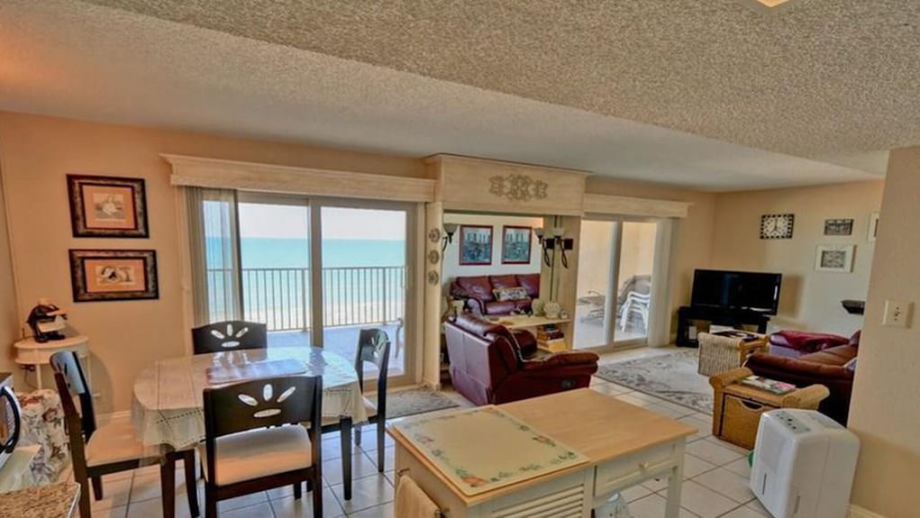Cozy Beachfront Condo With Oversized Balcony And Amazing Views - South Padre Island, TX