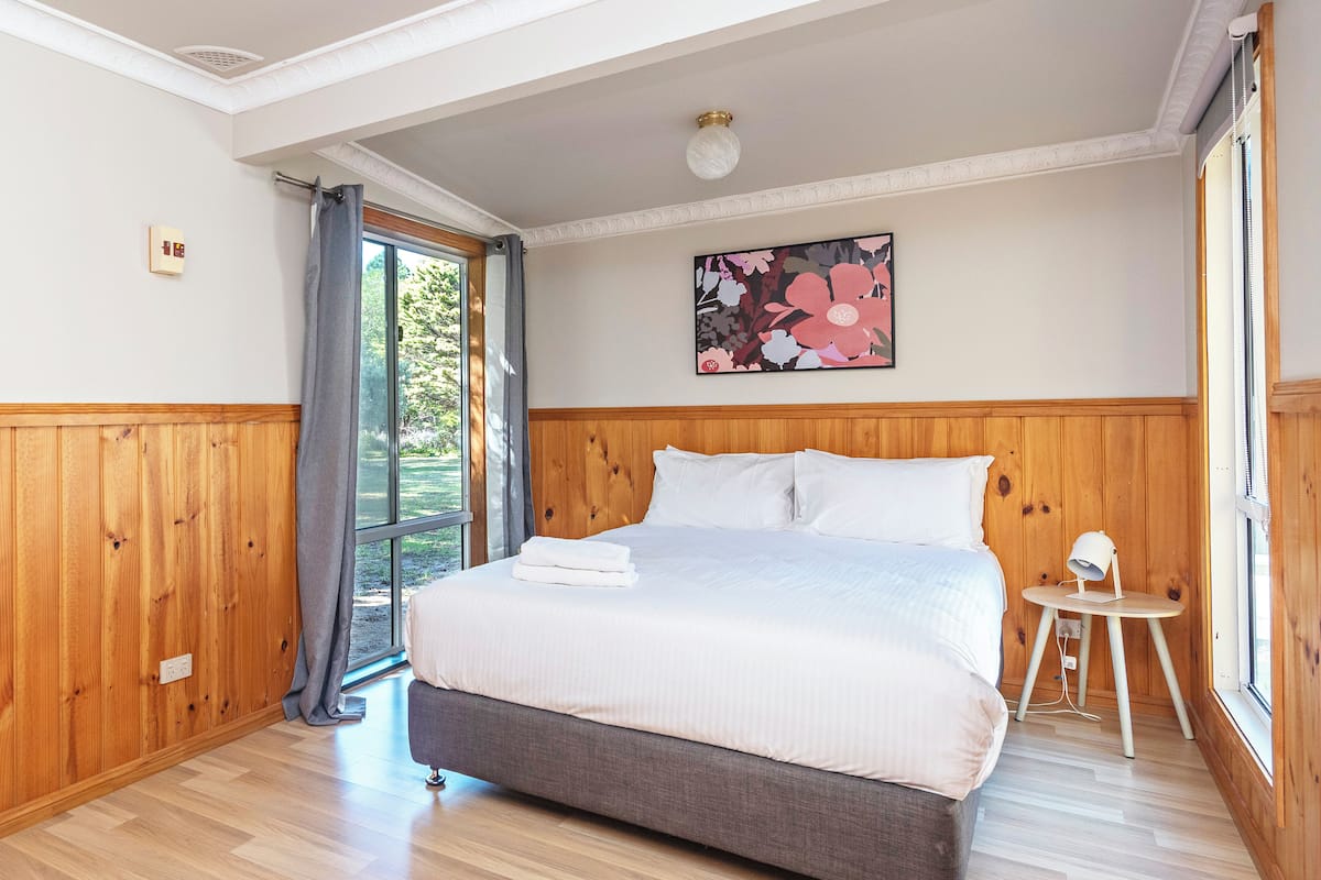 Standard 2 Bedroom Cabin - Olde Town | Roupa de cama