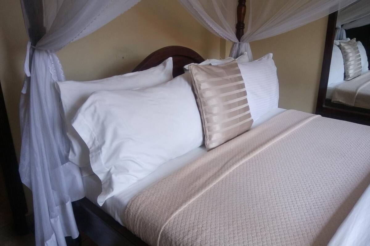 Secretária, secretária adequada para computadores portáteis