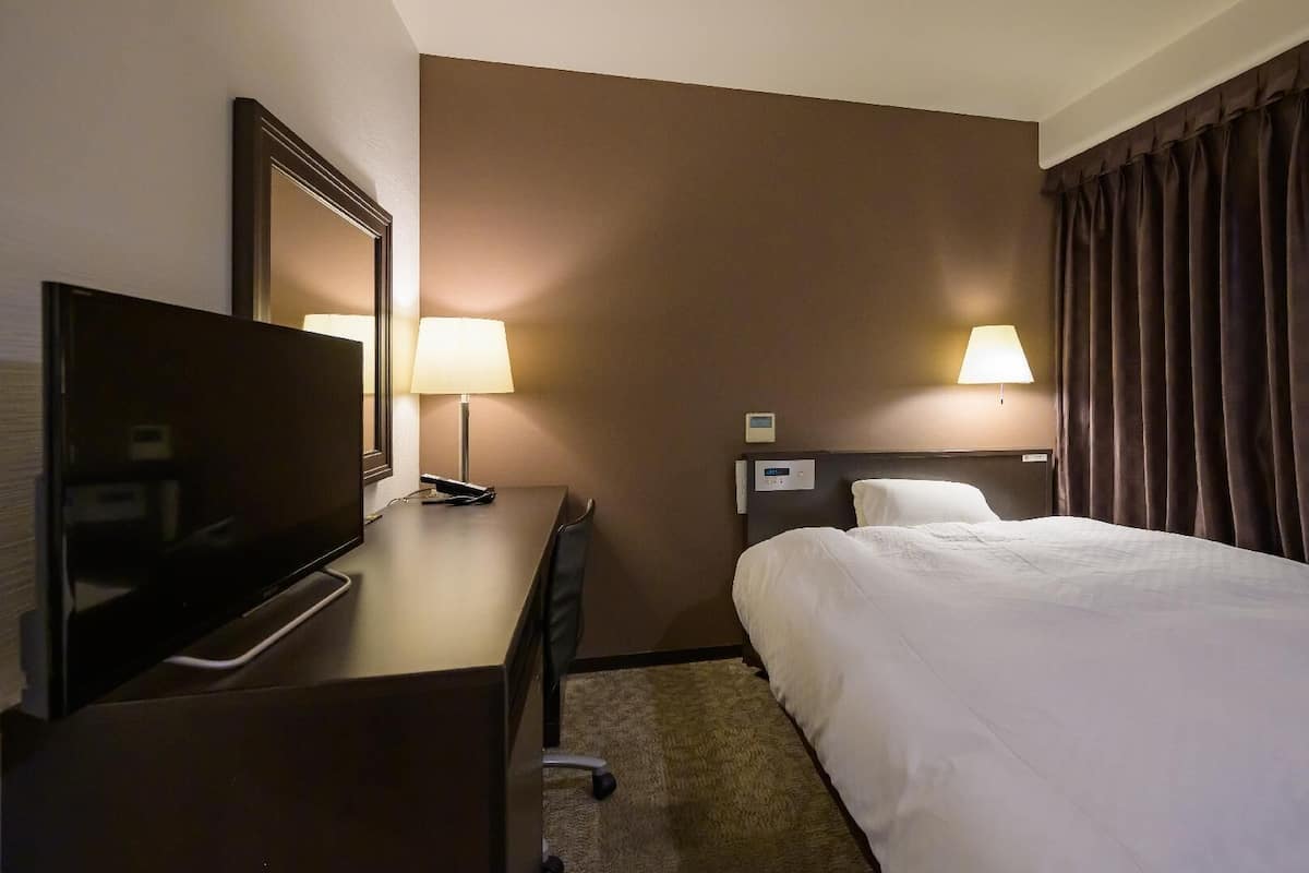 Cofre no quarto, secretária, Wi-fi grátis, roupa de cama fornecida 