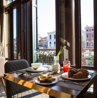 Café da manhã com buffet grátis todos os dias