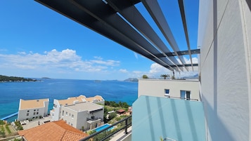 Apartamento Standard, varanda, vista para o mar (Alpha) | Cortinas/cortinados opacos, Wi-fi grátis, roupa de cama fornecida