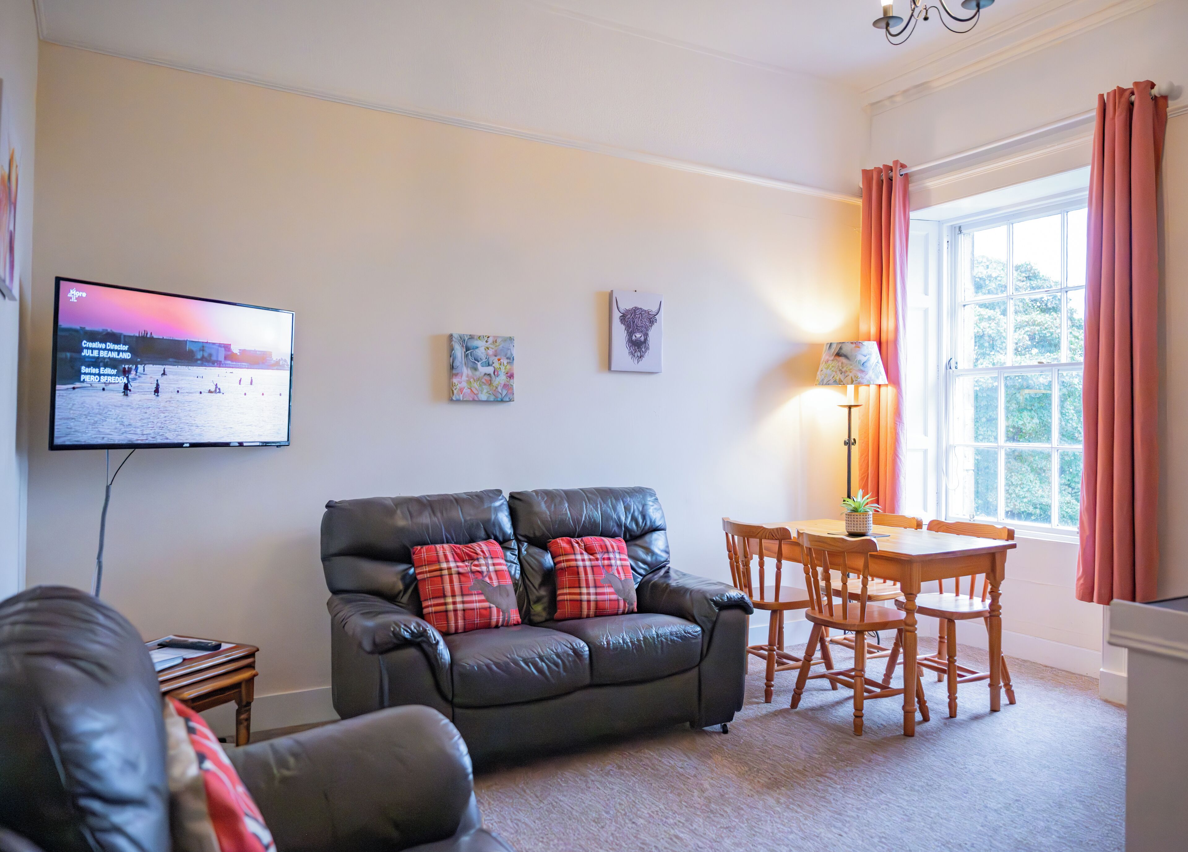 Apartamento Panorâmico, vista para a montanha | Sala de estar | TV de ecrã plano 