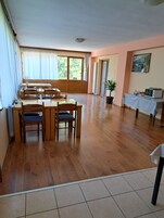 Café da manhã continental todos os dias (EUR 50 por pessoa) 