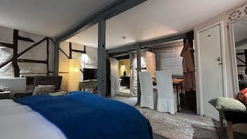 Apartamento conforto, banheiro privativo, vista para o pátio (Garden Apartment)