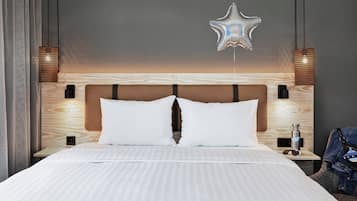 Quarto, 1 cama Queen | Cortinas blackout, quartos à prova de som, berços grátis