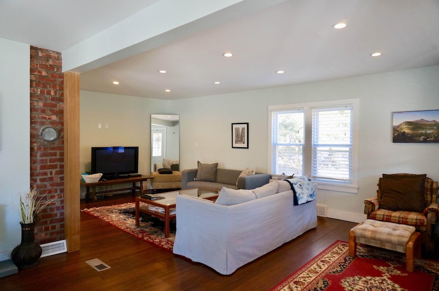 A Clean And Simple Retreat - State of New York