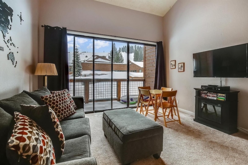 Chic Tahoe Donner Queen Studio W/loft #212 - Truckee, CA