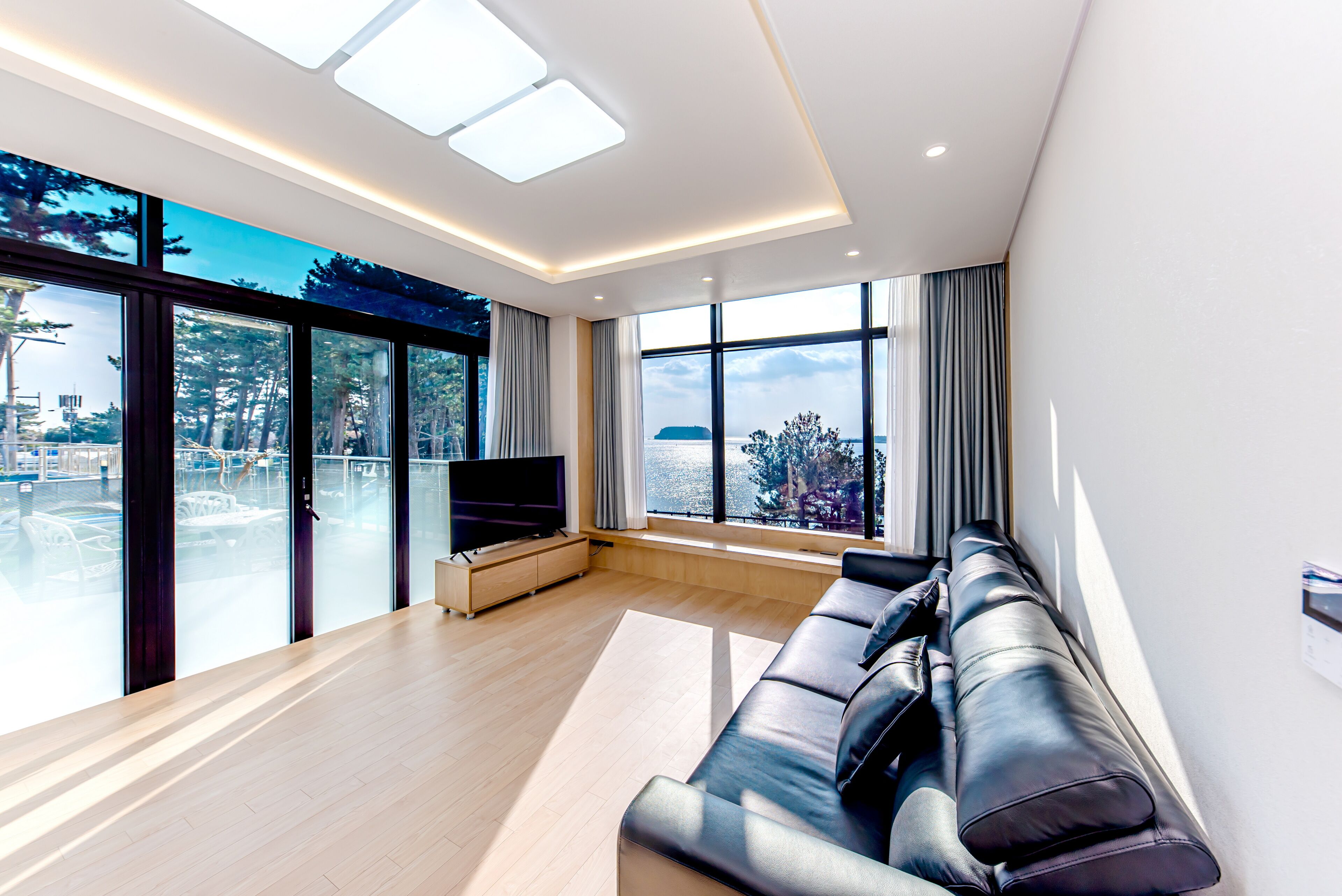 Casa panorâmica, 2 banheiros, vista para o oceano (The Bay, 47 PY) | Área de estar | TV de tela plana 40 polegadas com canais a cabo, TV, pisos aquecidos