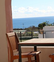 Quarto Duplo, vista para o mar | Minibar, secretária, cortinas/cortinados opacos