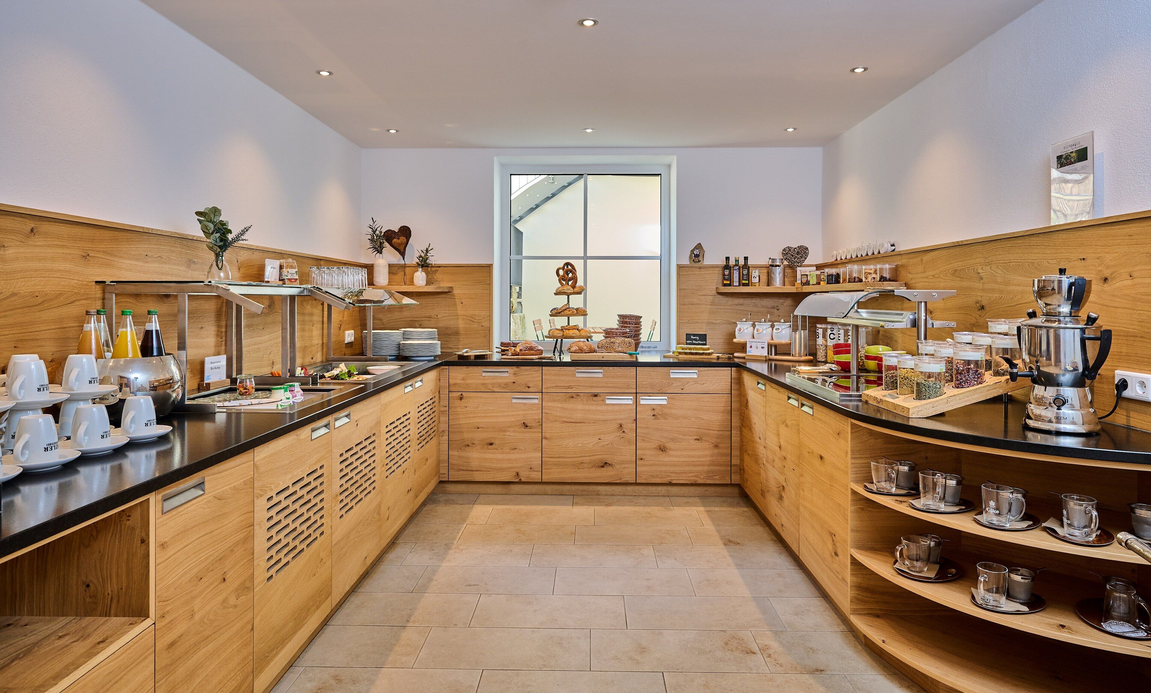 Pequeno-almoço tipo buffet diário incluído 