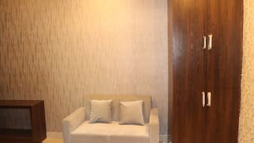 Quarto executivo | Área de estar | TV LCD 32 polegadas com canais a cabo, TV