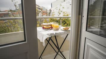 Apartamento urbano, 3 quartos, sacada | Sacada