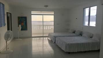 Quarto Clássico com Cama de Casal, vista para a baía | Minibar, com decoração personalizada, com mobília individualizada