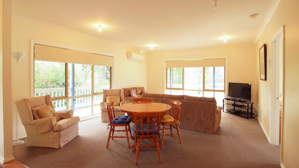 アンジェリーナ-ガリポリ公園を見下ろす町の中心 - メアリーズビル