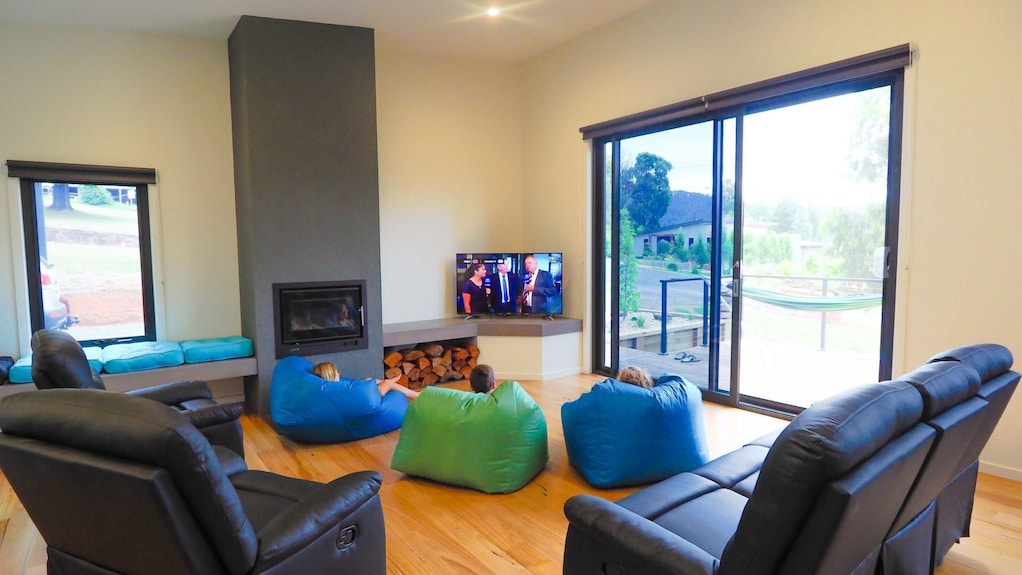 Castle On The Hill - Beautiful Mountain Views - Marysville