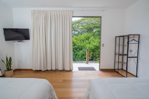 Double Room with Garden View | Lençóis italianos Frette, roupas de cama premium