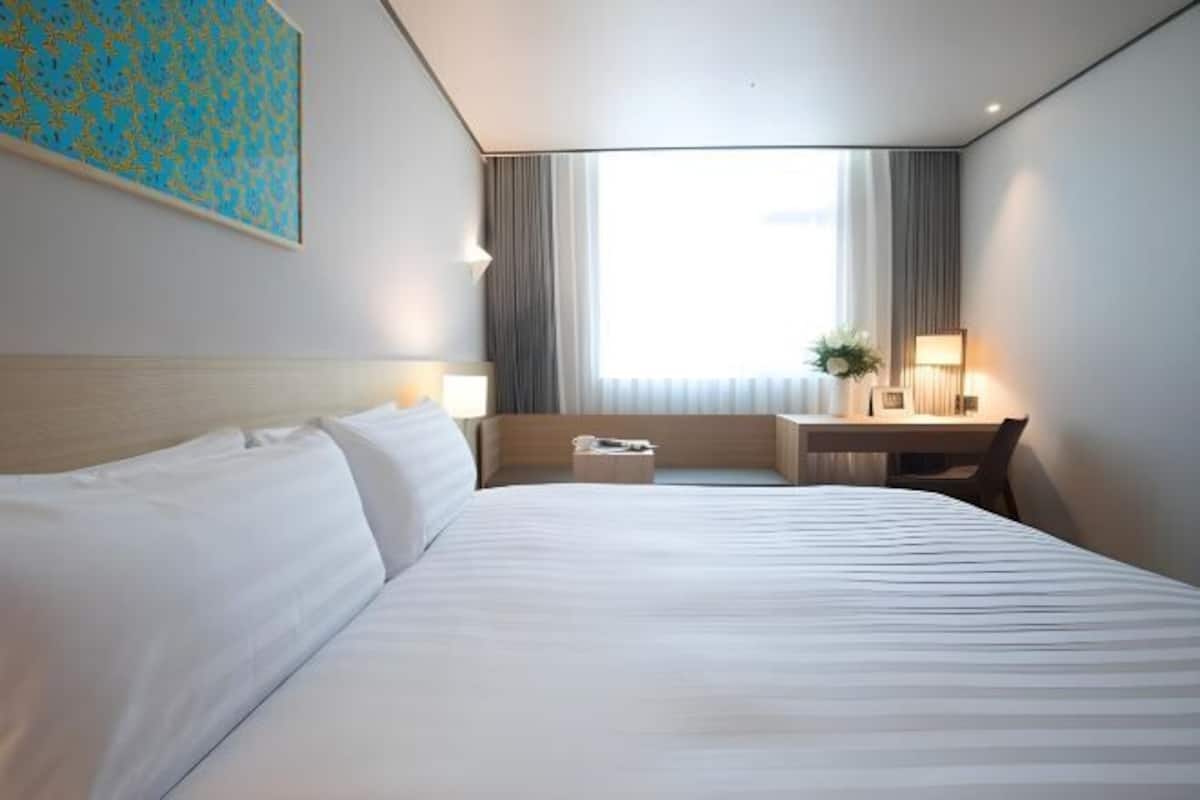 Roupas de cama premium, cofres nos quartos, escrivaninha