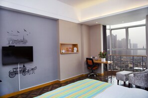 Quarto Familiar | Secretária, cortinas/cortinados opacos, Wi-fi grátis 