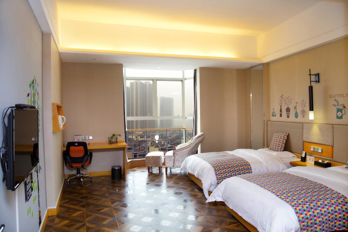Quarto Familiar | Secretária, cortinas/cortinados opacos, Wi-fi grátis 