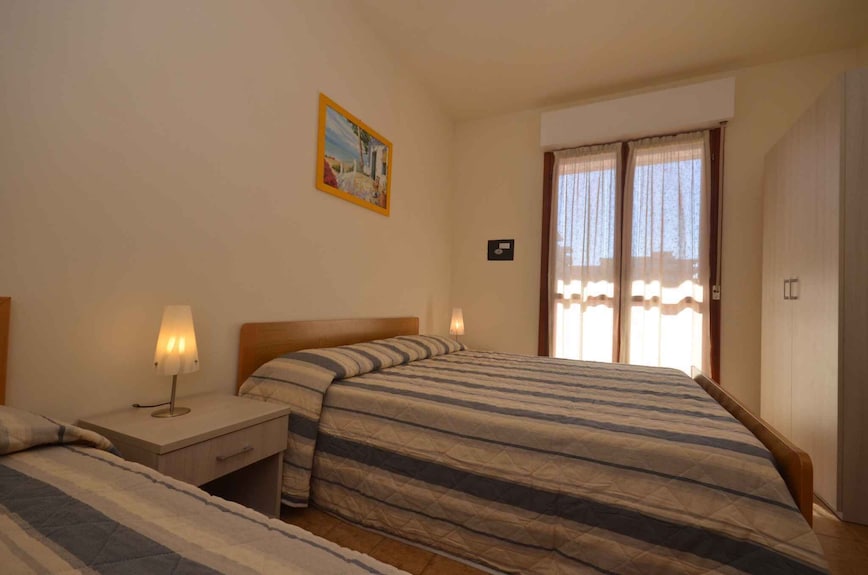 Appartement De Vacances Avec Climatisation, Balcon Et Piscine - Lignano Pineta