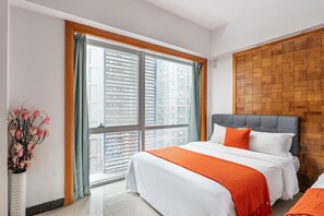 Quarto Twin | Secretária, cortinas/cortinados opacos, ferro/tábua de engomar