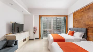 Quarto duplo | Escrivaninha, cortinas blackout, ferros/tábuas de passar roupa