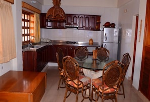 Apartamento Familiar, várias camas, não fumadores | Cozinha privada | Um frigorífico/congelador grande, uma placa de cozinha