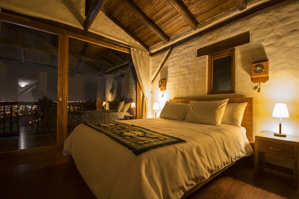 Quarto Duplo Panorâmico, 1 cama queen-size, Vista para a cidade (2) | Roupa de alta qualidade, edredões de penas, roupa de cama fornecida 