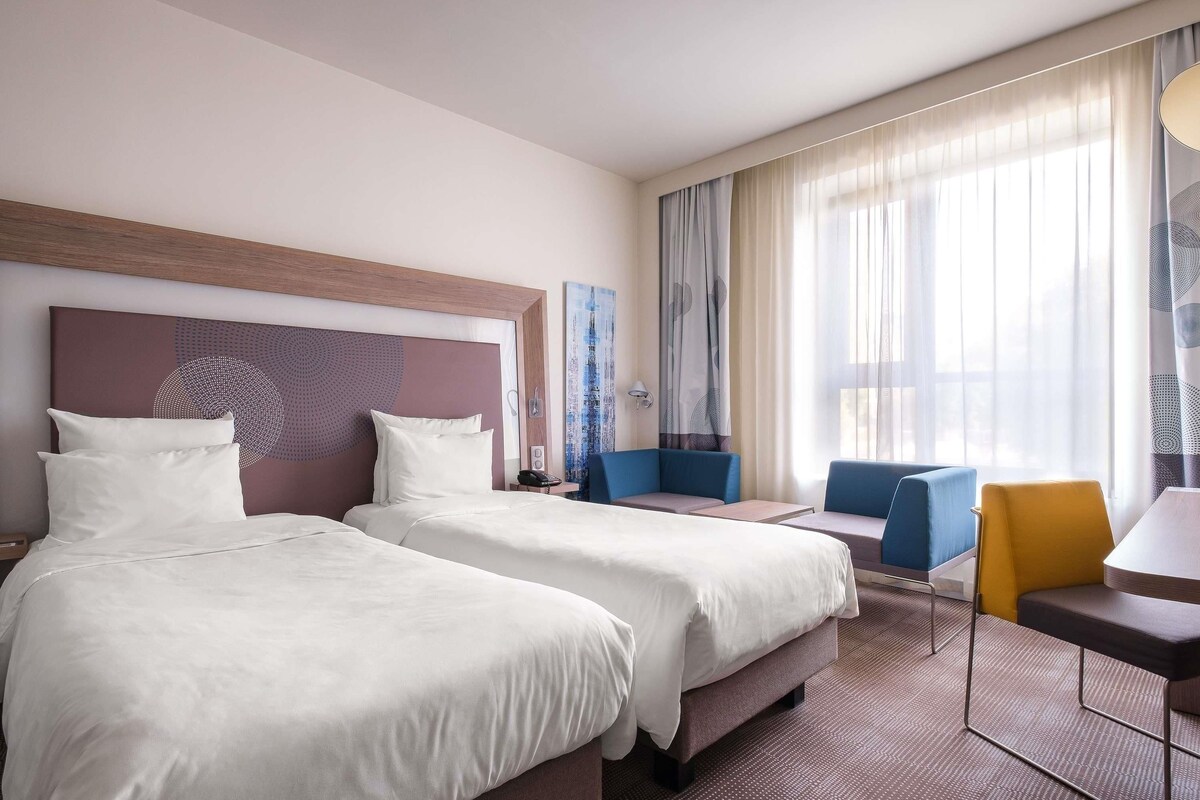 Quarto Standard, 2 camas individuais | 1 quarto, minibar, cofre no quarto, secretária 