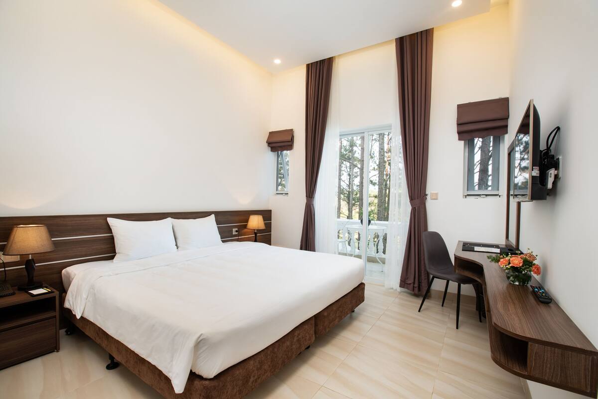 Quarto Duplo ou Twin Deluxe, vista para o lago | 1 quarto, roupa de alta qualidade, camas de colchão pillowtop, minibar