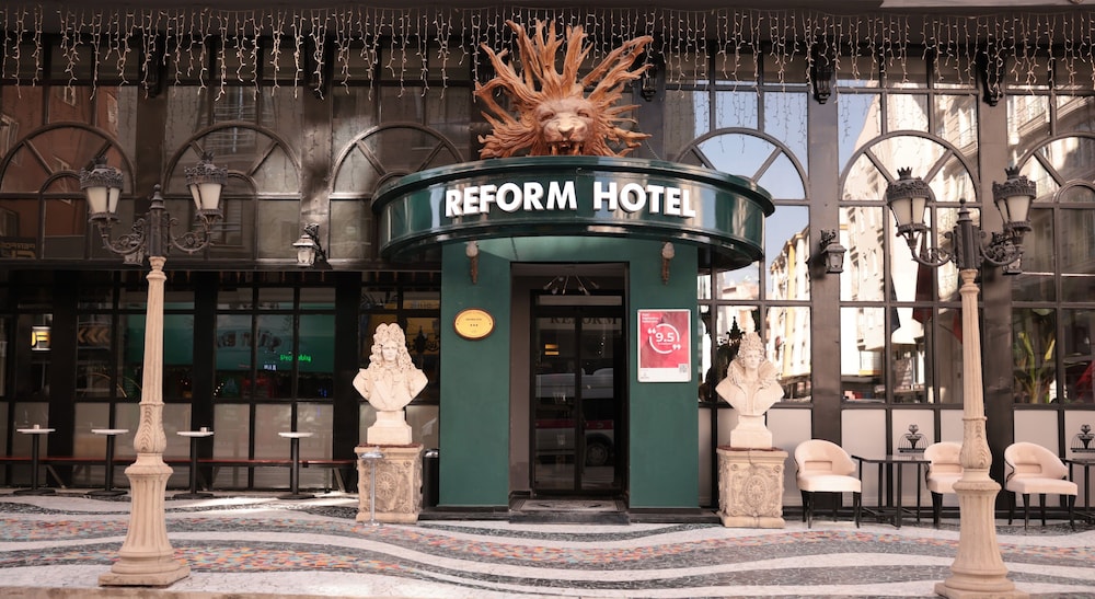 Reform Hotel - Van