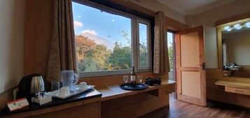 Quarto Superior, 1 cama king-size, vista para a colina | Vista do quarto