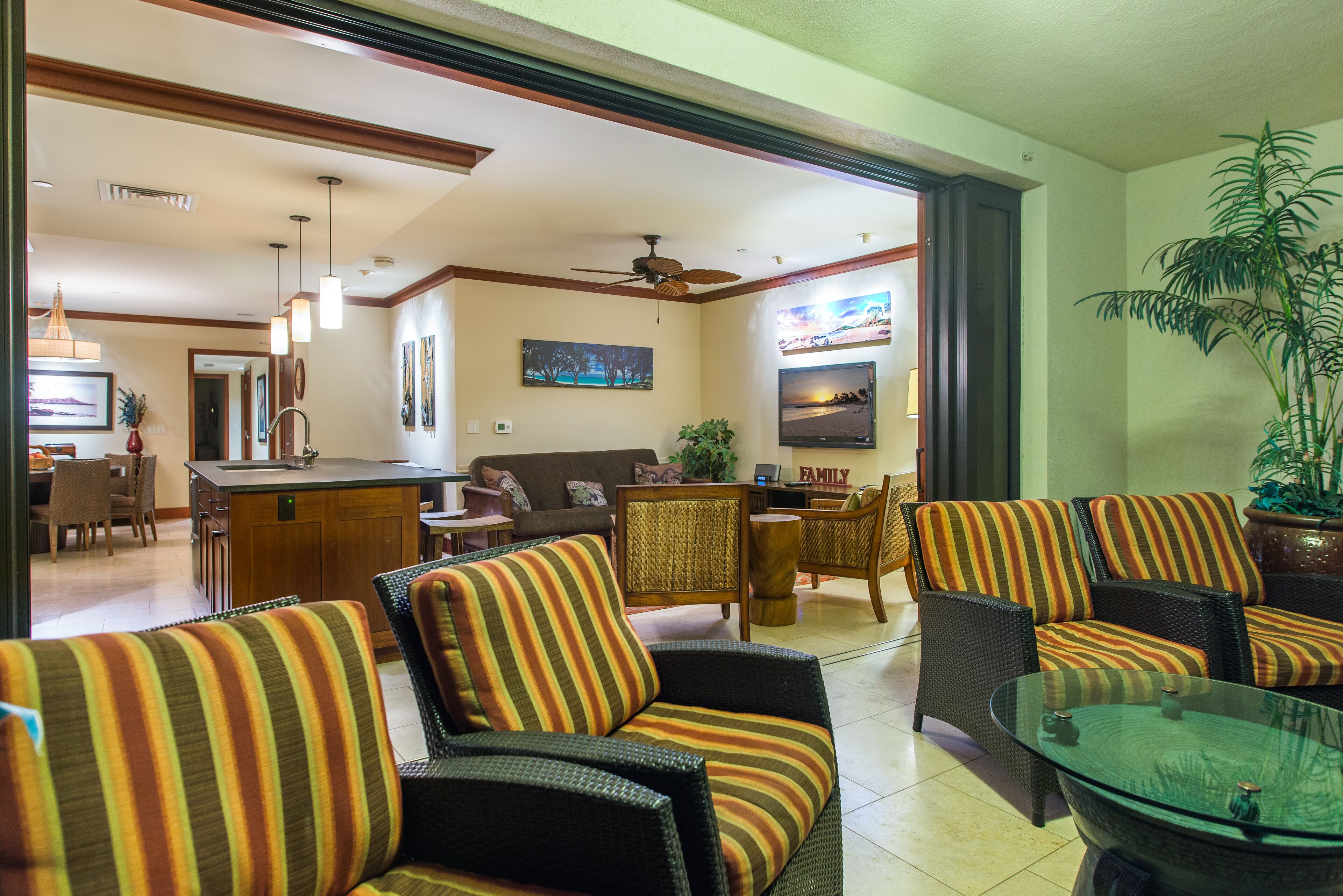 Affordable 3 Bedroom Family Vacation Villa On The 9th Floor/ocean View - O‘ahu, HI