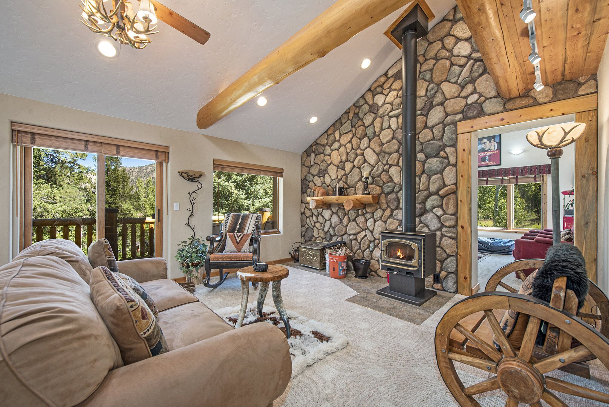 Quiet 4 Acres, Gym,theater, Grill,  & Wildlife! Sleeps 6 In Luxury!\nlic Ncd0335 - Estes Park, CO
