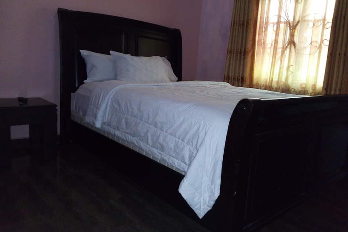 Quarto Twin Presidencial, 1 cama de casal, não fumadores | Secretária, cortinas/cortinados opacos, roupa de cama fornecida