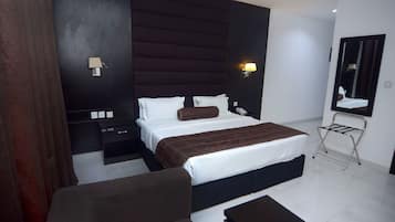 Suíte, 1 cama King, para não fumantes | Frigobar, escrivaninha, espaço de trabalho para notebook