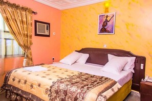 Quarto luxo (1) | Escrivaninha, Wi-Fi de cortesia, roupa de cama