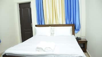 Quarto Duplo Deluxe | Roupa de alta qualidade, secretária, ferro/tábua de engomar