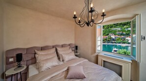 Quarto Duplo ou Twin Standard | Roupa de alta qualidade, minibar, cofre no quarto, secretária 