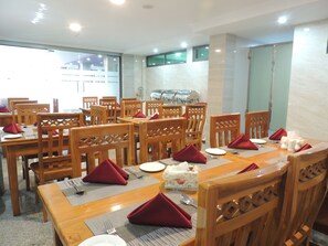 Pequenos-almoços, almoços e jantares servidos 