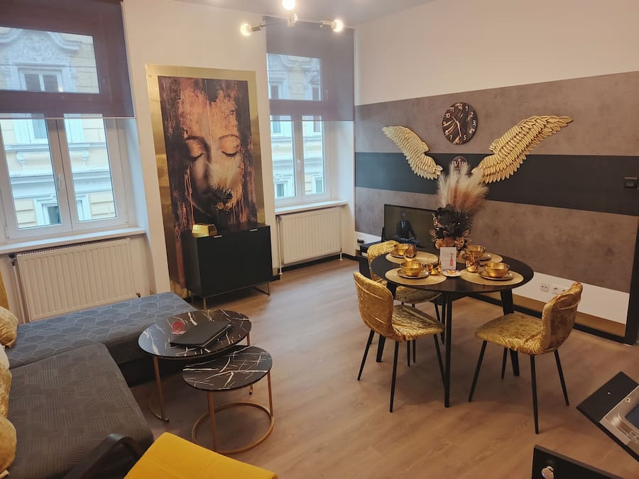 Apartamento (No 4, Nahe Schoenbrunn) | Sala de estar | Televisor de ecrã plano de 70 cm com canais digitais, televisor