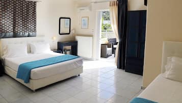 Quarto Triplo, vista para o jardim | Secretária, Wi-fi grátis, roupa de cama fornecida