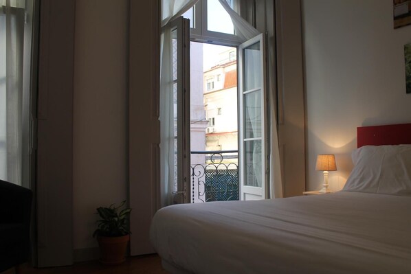 Ferro/tábua de engomar, Wi-fi grátis, roupa de cama fornecida