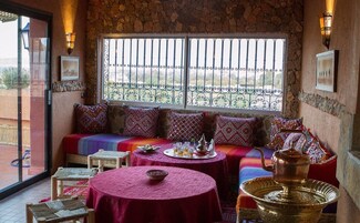 Área de estar no saguão