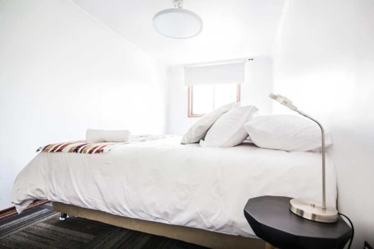 Quarto Duplo ou Twin Standard, 1 quarto, não fumadores | Cortinas/cortinados opacos, Wi-fi grátis, roupa de cama fornecida