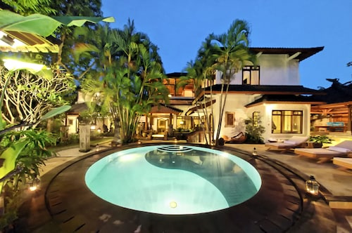 Villa Tirta, Un Joyau éTincelant à Kuta-legian - Seminyak