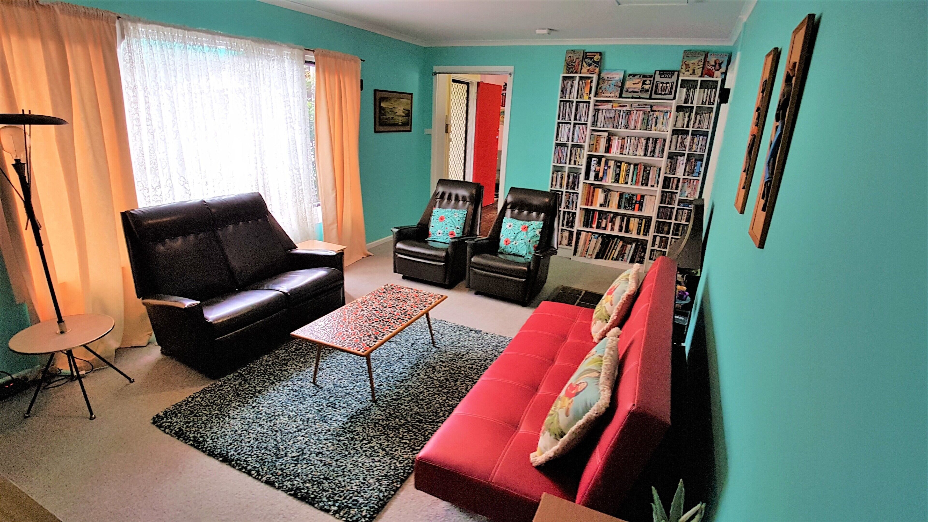 The Retro Beach Shack. 1 House From Beach, Wifi, Arcade Machine,  Walk To Cafes - Adelaide