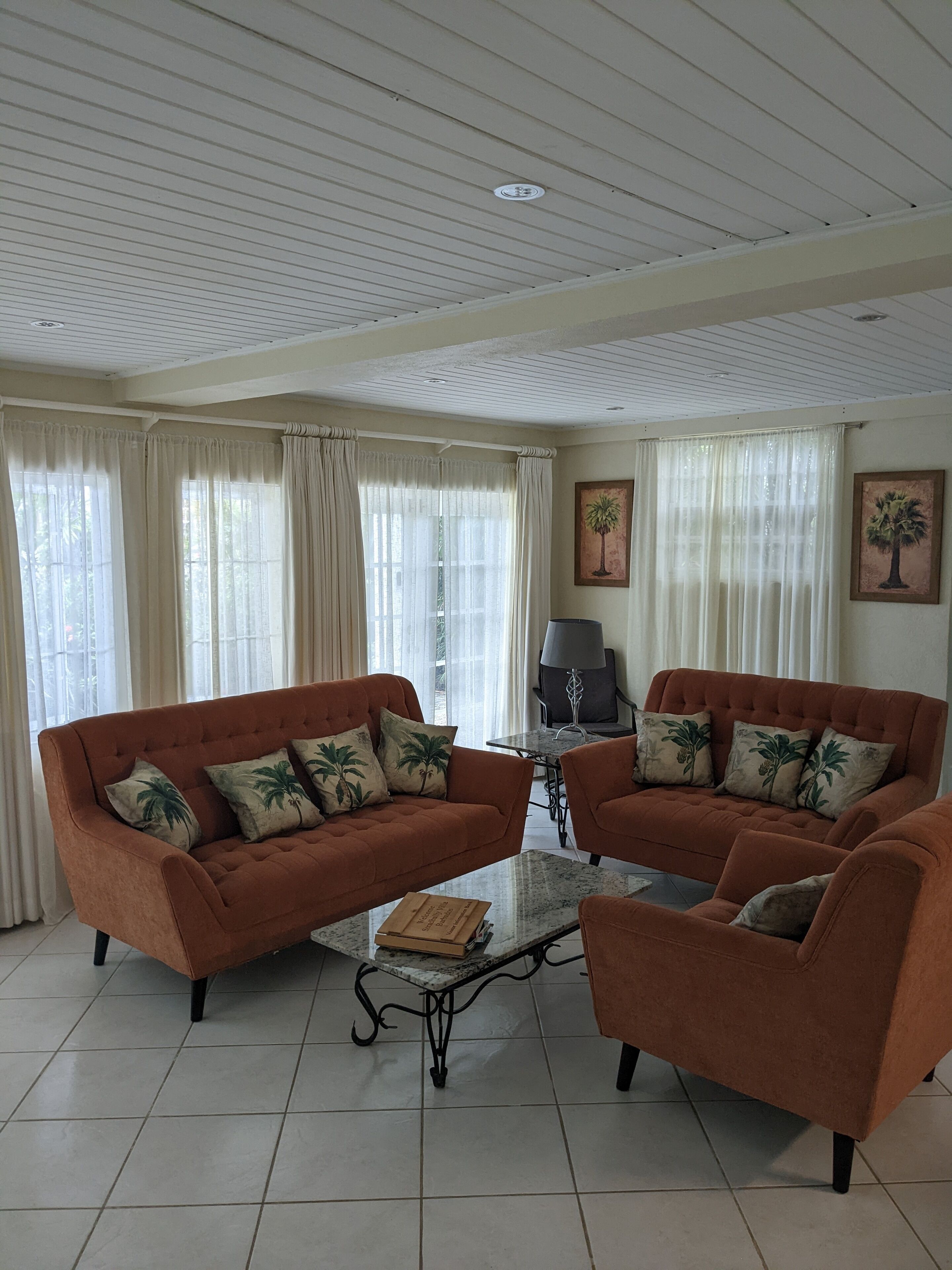 Villa De 3 Dormitorios Y 3 Baños Con Jardín Tropical, A Solo 5 Minutos A Pie De La Playa - Barbados