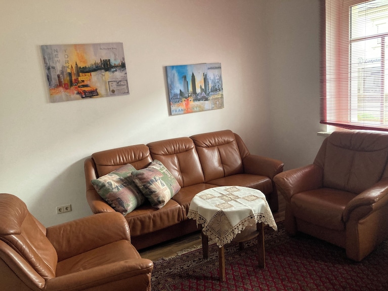 Apartamento De 4 Habitaciones. Cocina, Baño Y Aseo, Wc Extra En La Escalera, - Leipzig